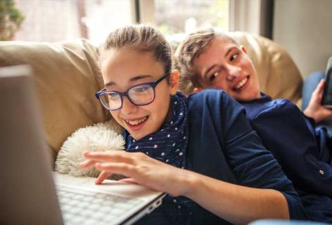 Middle School Financial Literacy Lessons | Schwab Moneywise®